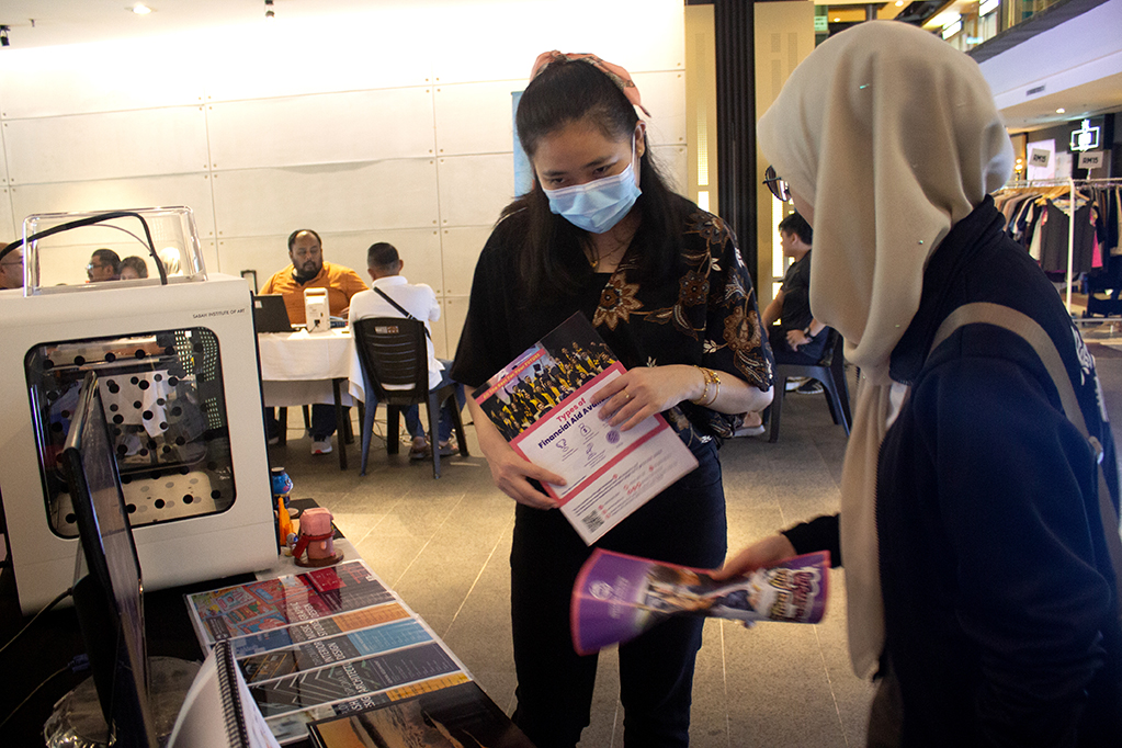SIA Open Booth & Blood Donation Drive at Urban Tamu – Sabah Institute ...
